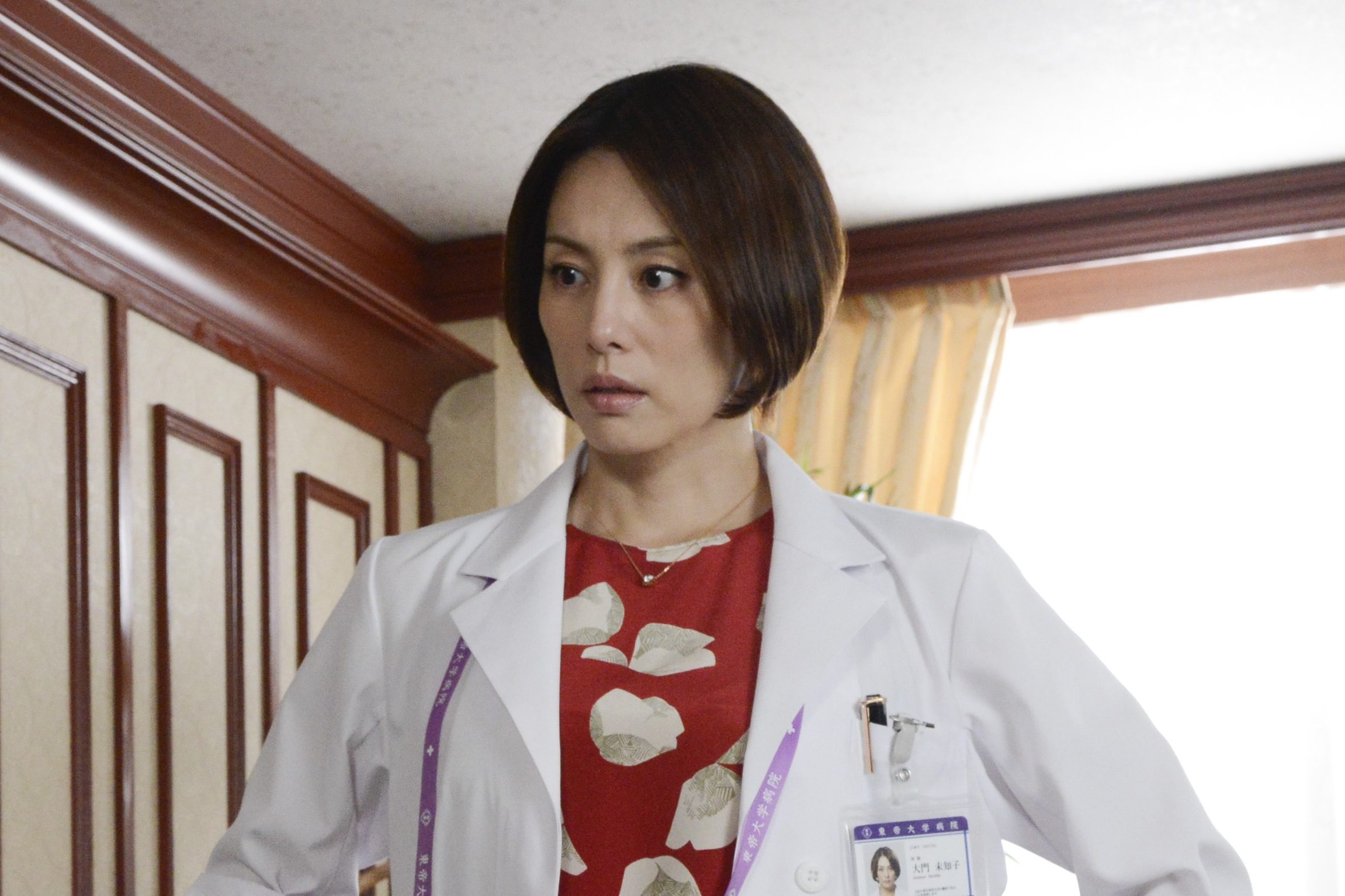 テレ朝post お仕事コーデに使えそう!米倉涼子のきれいめパンツスタイル4連発【ドクターx】
