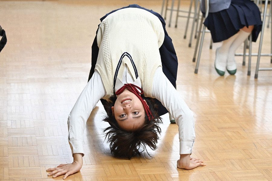 テレ朝post 岡田結実、モテた過ぎて“エクソシスト化”してしまう<女子高生の無駄づかい>